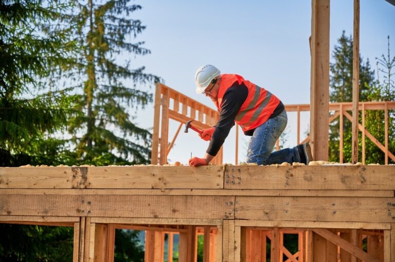 What Steps Should Carpenters Take After a Work Injury? | Free Consultations